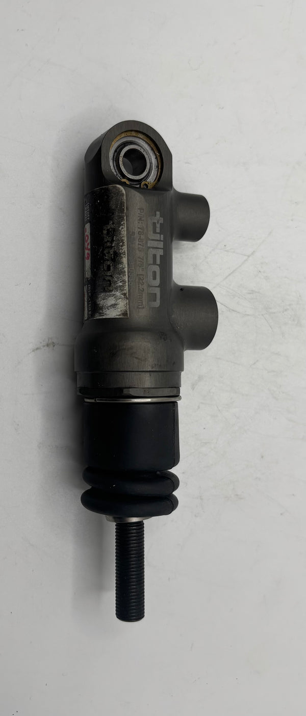 USED (NEW) TILTON 7/8 MASTER CYLINDER - Howe Racing Enterprises, Inc